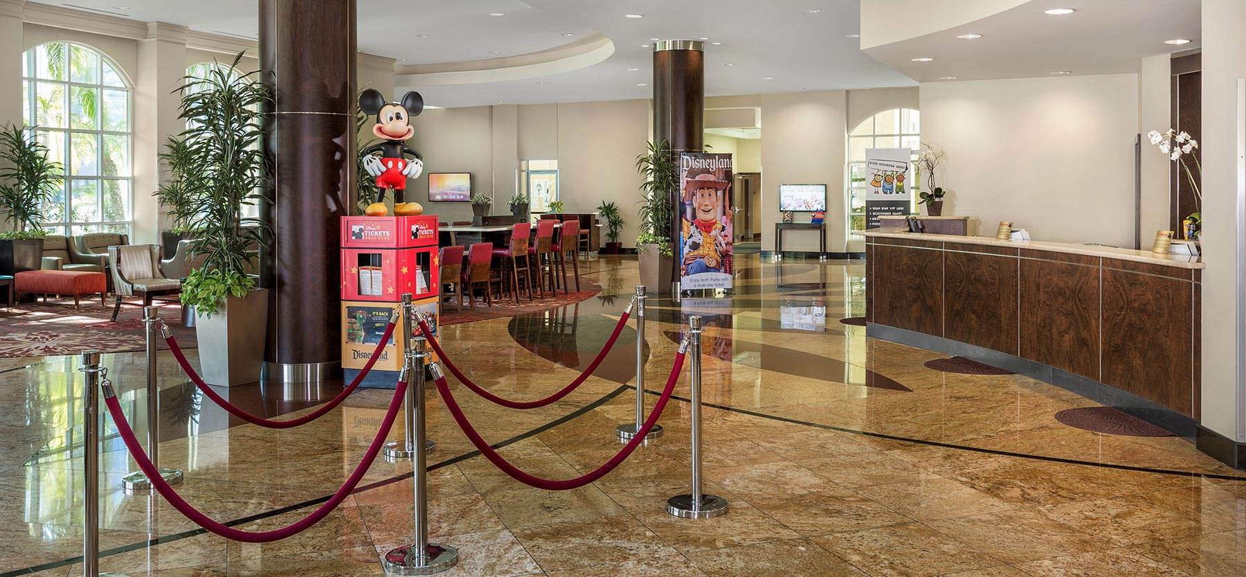 Desert Palms Hotel: Luxury Stay in Anaheim